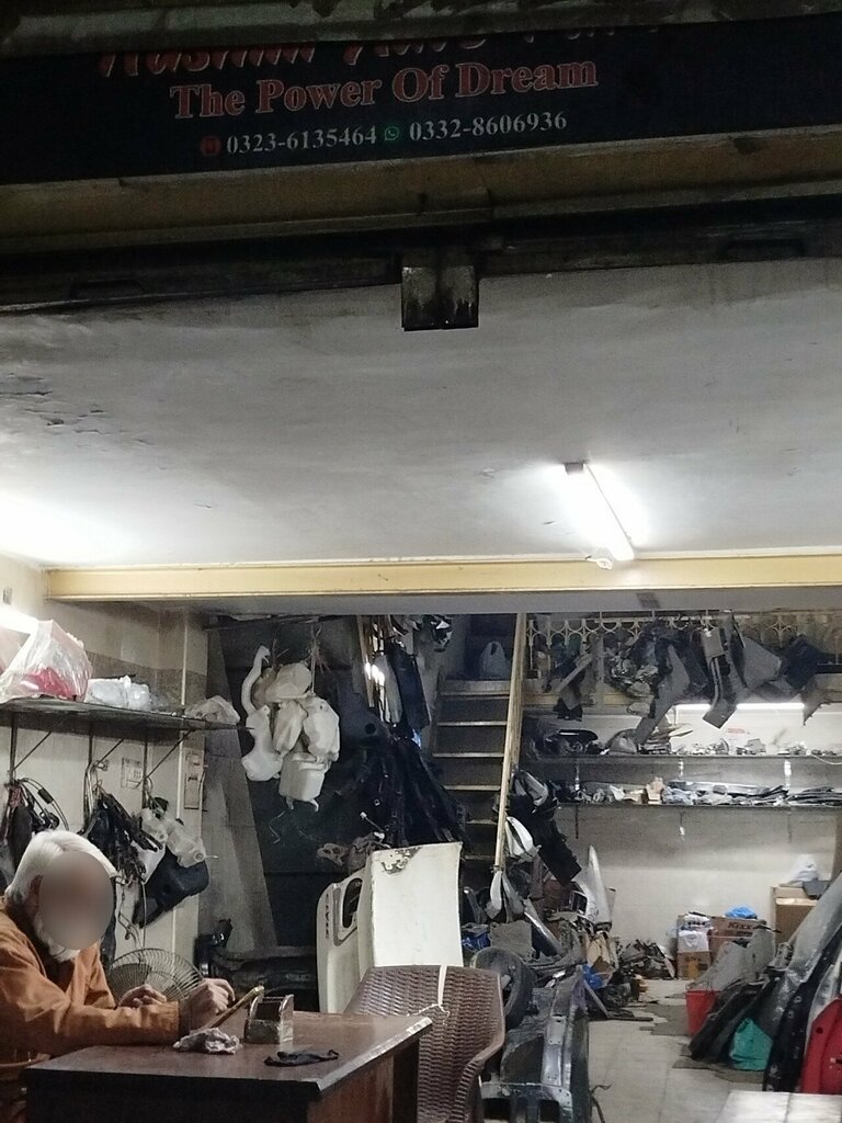 Otomobil yedek parçaları The Power Of Dream, Lahor, foto