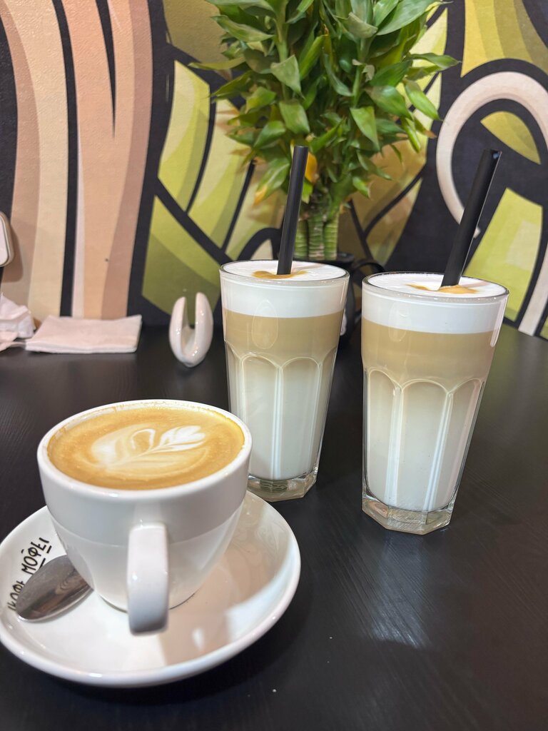 Kahve dükkanları Kofe Mofe, Nemengan, foto