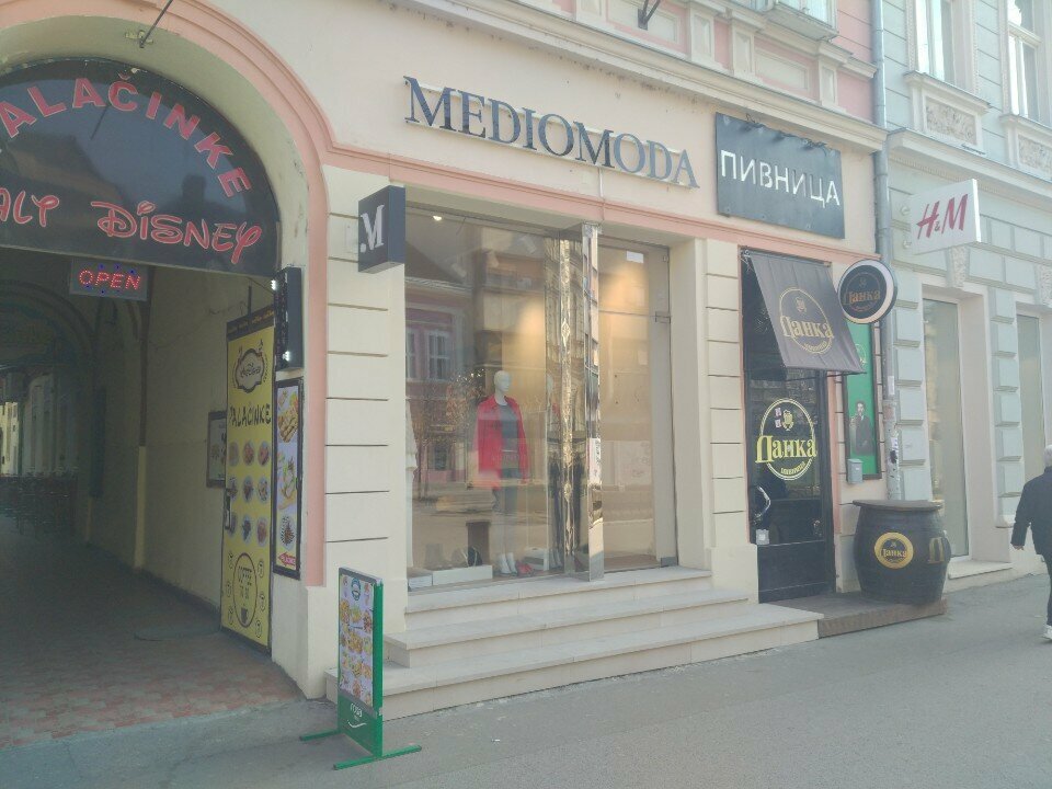 Giyim mağazası Mediomoda, Novi Sad, foto