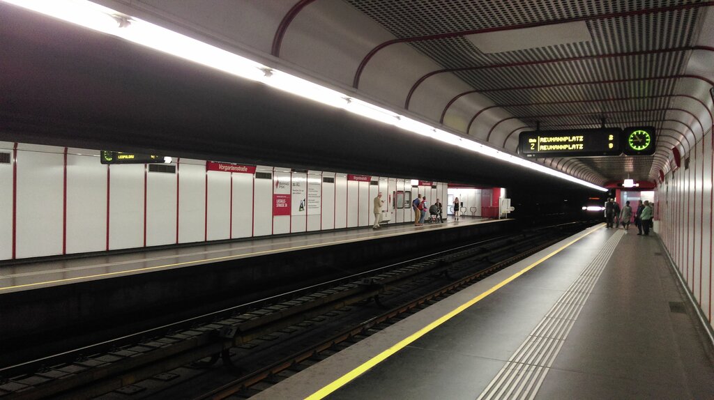 Metro istasyonu U-Bahn-Station Vorgartenstraße, Viyana, foto