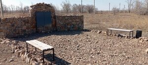 Alekseyevskoye Tract (Qostanaı oblysy, Rudny, 18-shi oram), anıt levhası, anıt taş  Rudny'den
