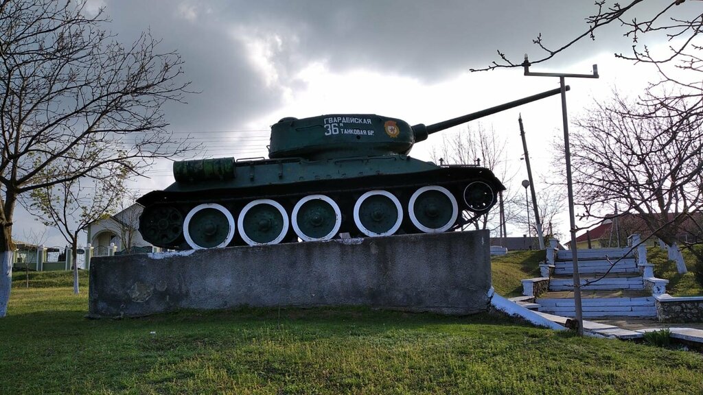 Anıt, heykel Памятник Танкистам 36-ой танковой бригады Н. Третьякова, Comrat, foto