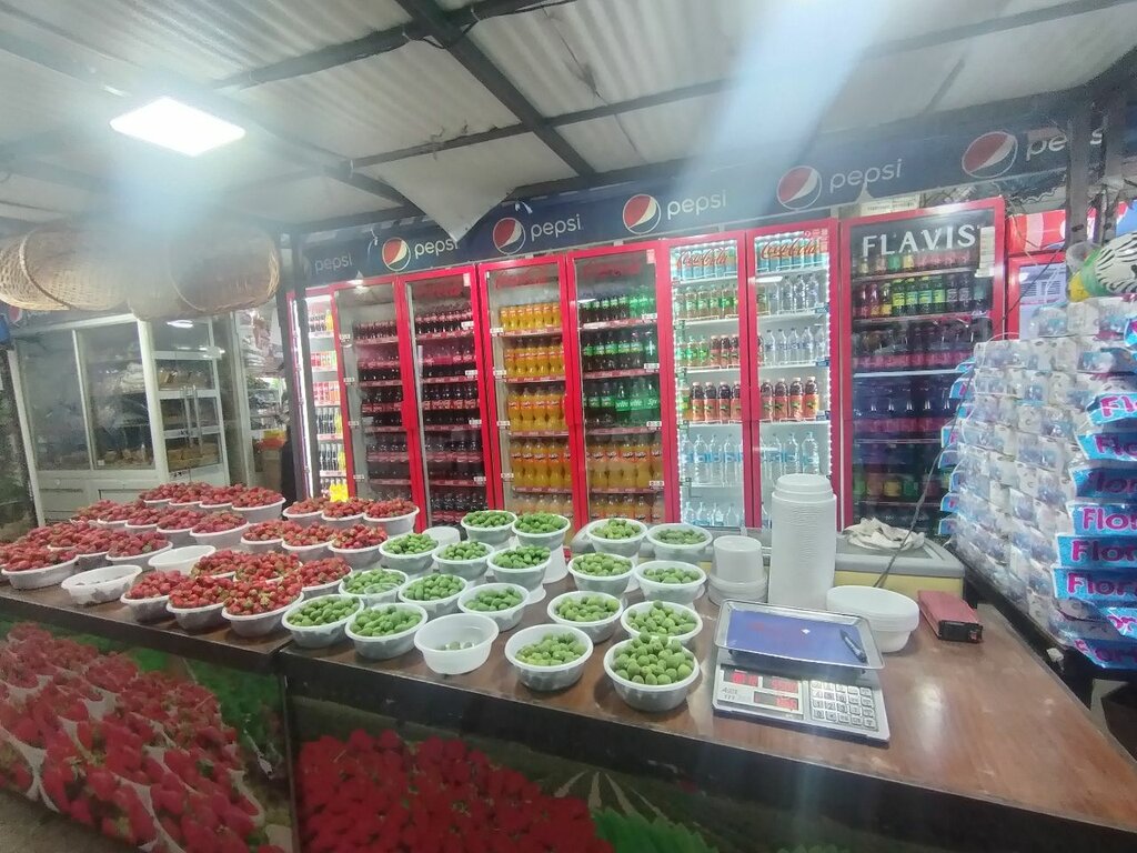 Market Go'zal Fayz, Nemengan, foto