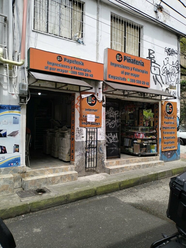 Kırtasiyeler Papelería Accesorios Y Tecnología, Medellin, foto