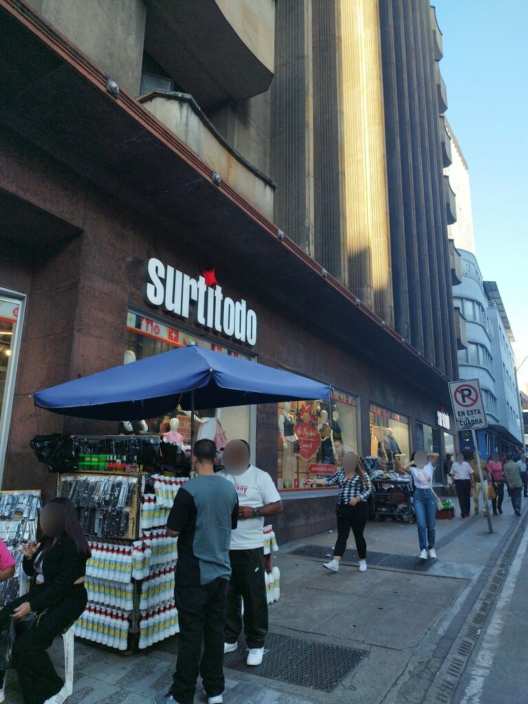 Giyim mağazası Surtitodo, Medellin, foto