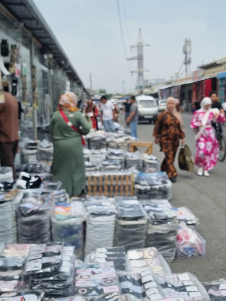 Giyim pazarı Mumtoz Bazaar, Kokand, foto