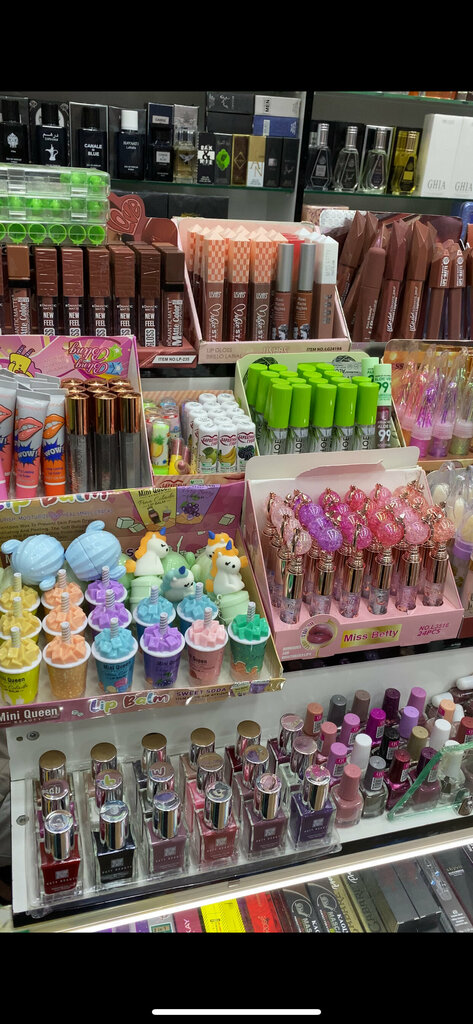 Kozmetik ve parfümeri mağazaları Jony Rich parfum, Semerkant, foto