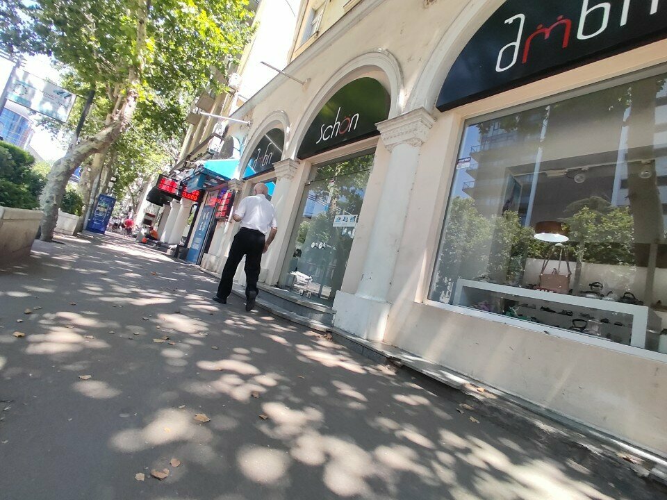 Ayakkabı mağazaları Schon, Tiflis, foto
