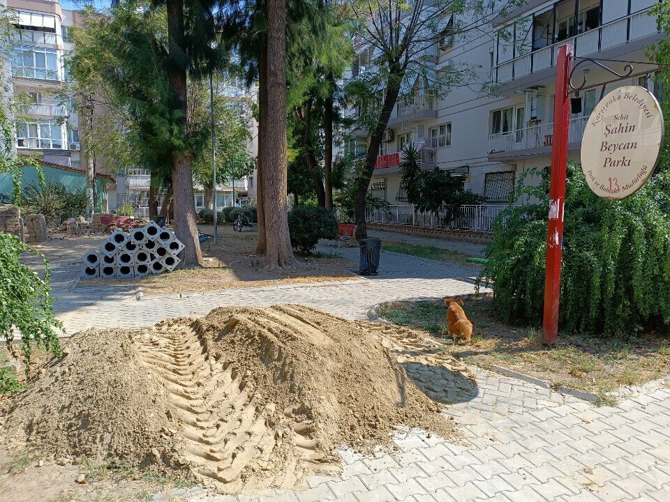Çocuk oyun ekipmanları Şehit Şahin Beycan Parkı, İzmir, foto