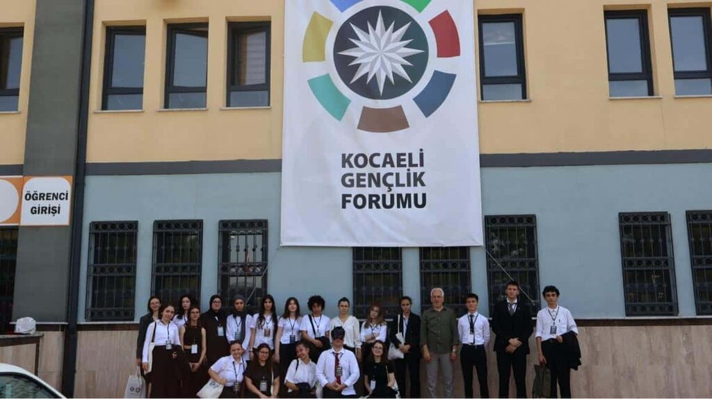 Lise 24 Kasım Anadolu Lisesi, İzmit, foto