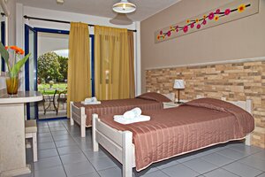 Maria Rousse (The Periphery of Crete, Town of Malia, Ilarionos Katsouli Street), otel  Dünya'dan