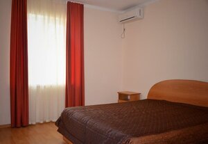 Zhemchuzhina (Чудесная улица No:2/49, посёлок городского типа Николаевка), otel  Kırım Cumhuriyeti'nden