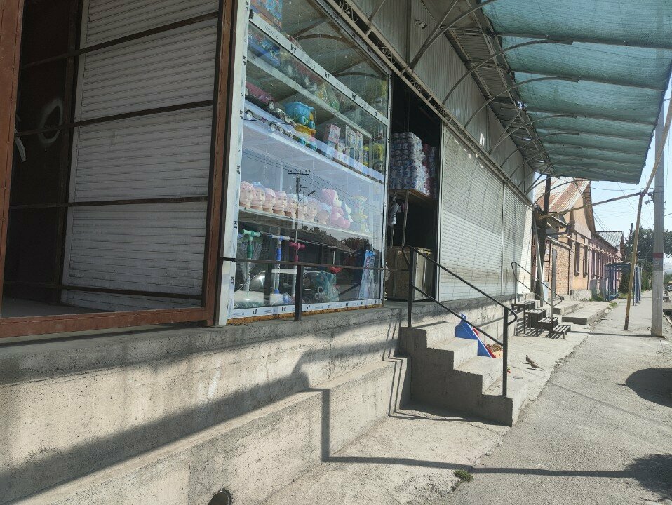 Market Hardware Store, Osh, foto