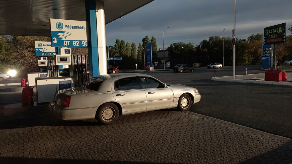 Benzin istasyonu Ростанефть, Orenburg, foto