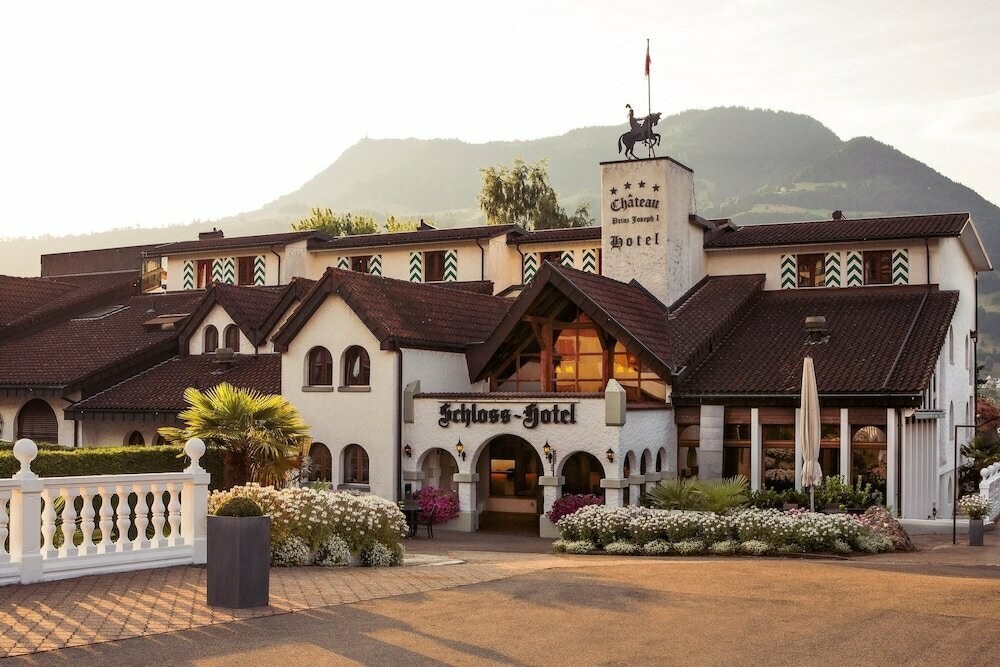 Otel Schloss-Hotel – Swiss-Chalet Merlischachen, Schwyz, foto