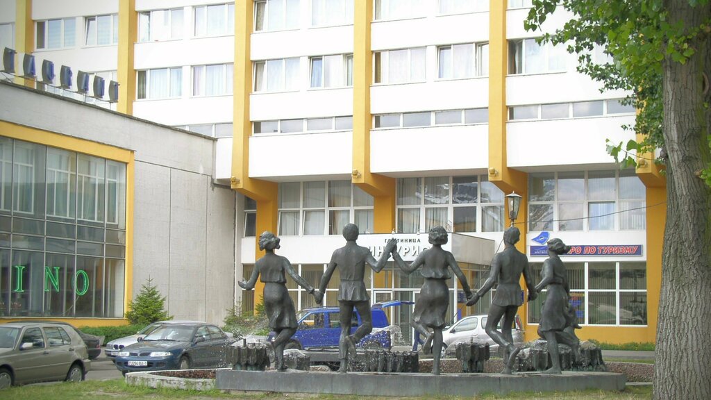 Park, sokak heykeli Дети у фонтана, Brest, foto