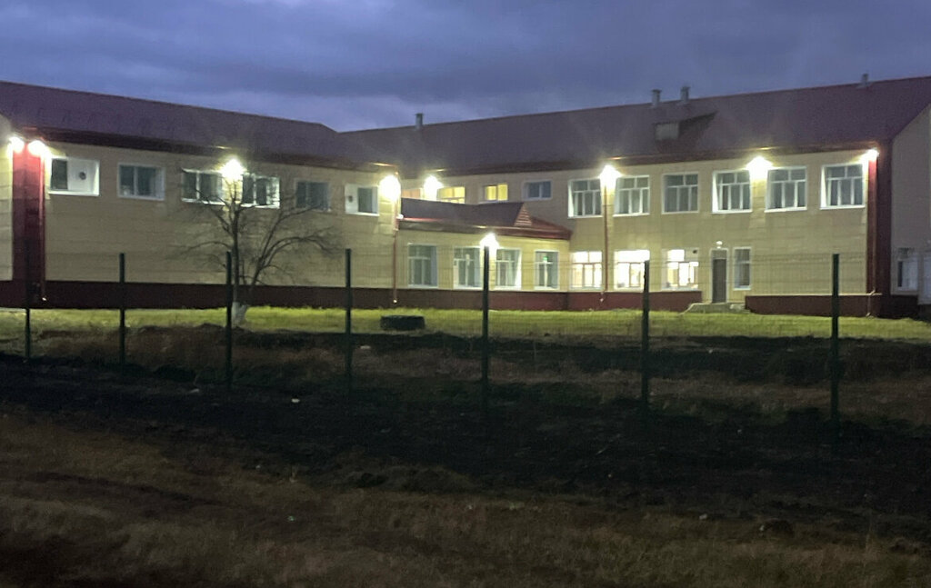 Ortaokul Srednyaya obshcheobrazovatelnaya shkola s. Mitino Mou, Kurganskaya oblastı, foto