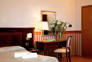 Napolit'amo Hotel Principe (Campania, Naples, Via Toledo 148), otel  Napoli'den