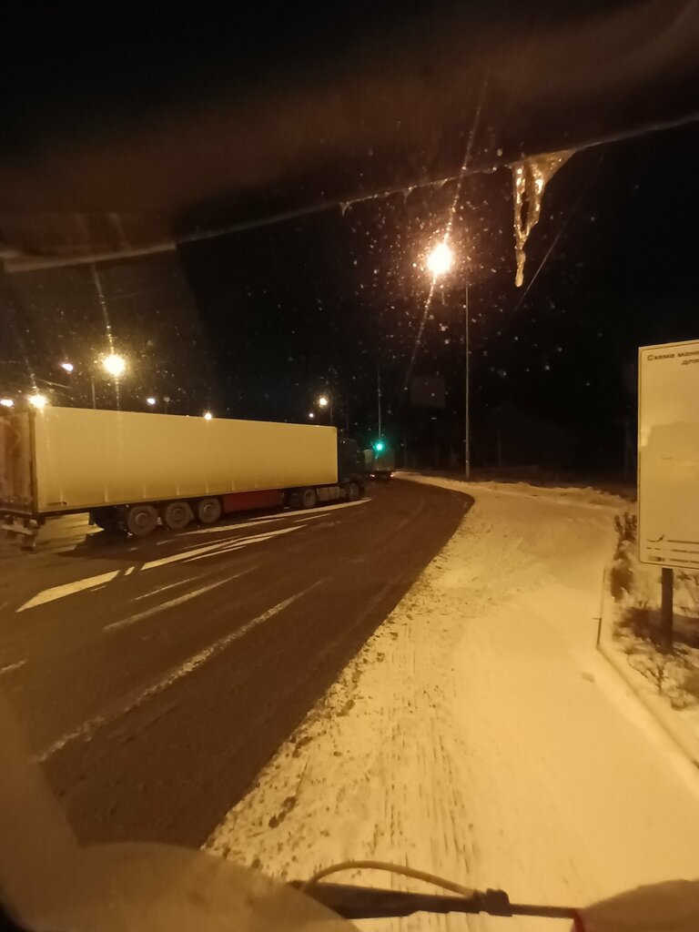 Yol kenarı dinlenme alanı Площадка для большегрузного транспорта, Vologodskaya oblastı, foto