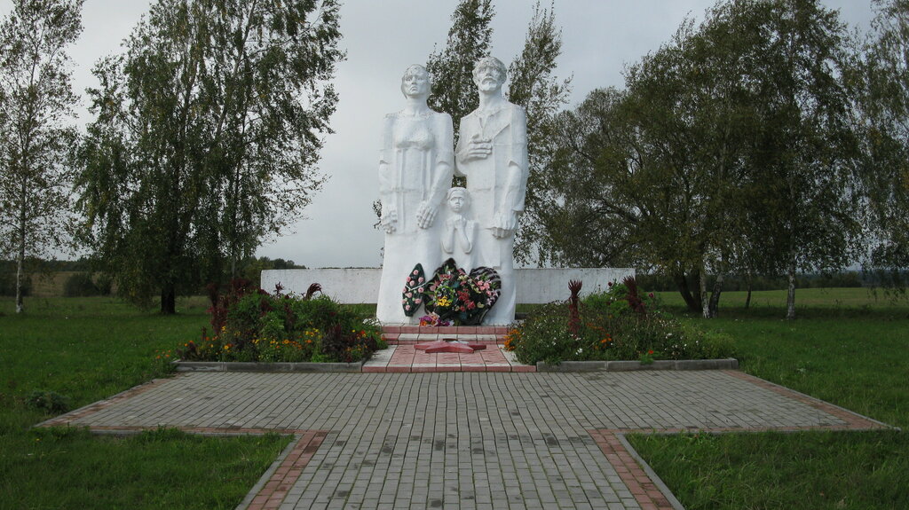 Anıt, heykel Мемориальный комплекс Вишенки, Vitebskaya oblastı, foto