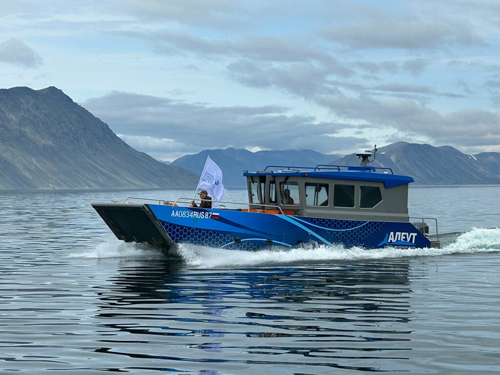 Tekne, kayık, yat Aleut, Kirovsk, foto