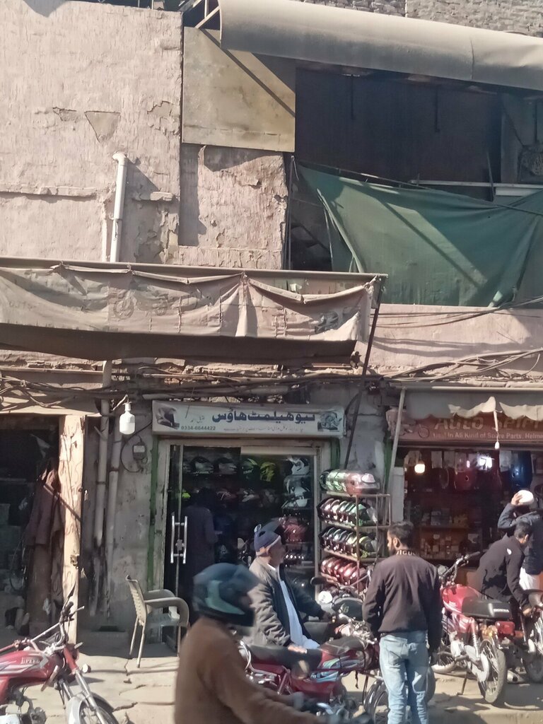 Motosiklet aksesuarları New Helmet House, Rawalpindi, foto