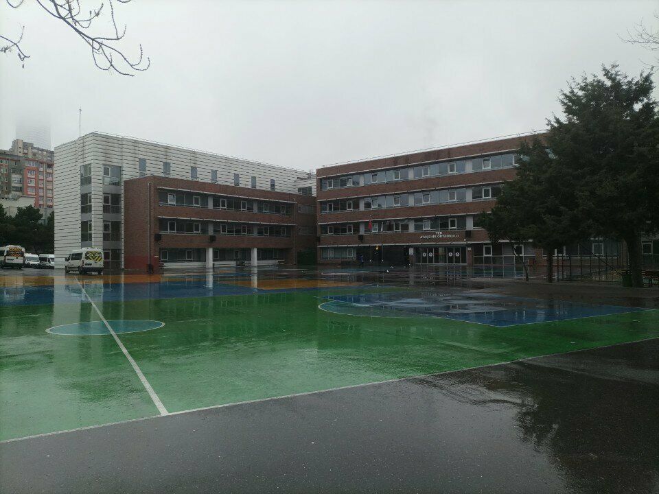 Ortaokul TEB Ataşehir Ortaokulu, İstanbul, foto