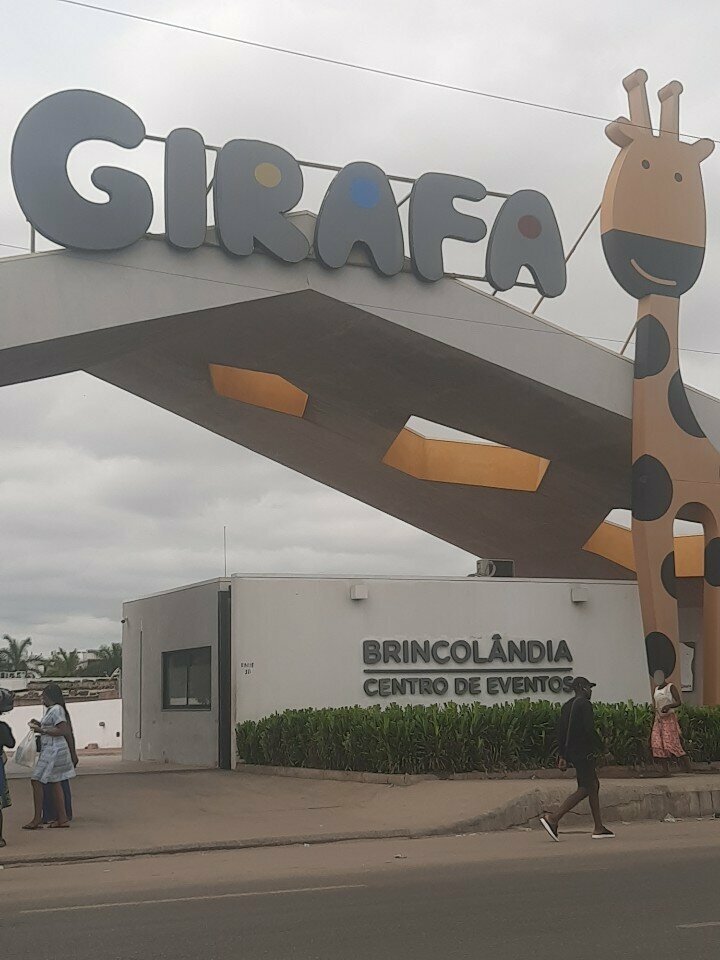 Lunapark Girafa Bringolandia Centro de Eventos, Loanda, foto