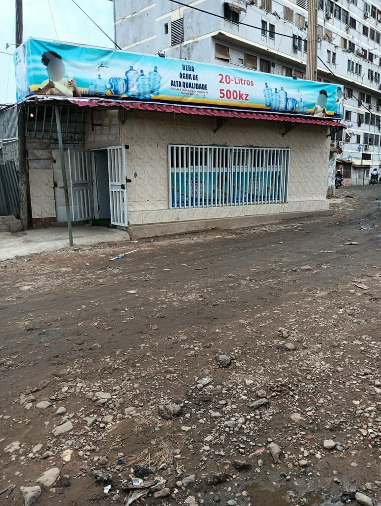 Su satışı Água filtrada, Loanda, foto