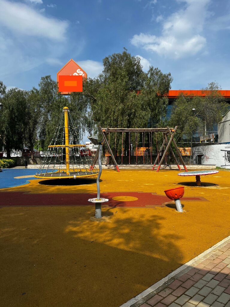 Kültür ve eğlence parkları Şehit Teğmen Akin Akin Parkı, İzmir, foto