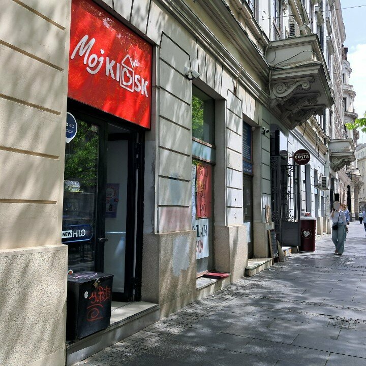 Su satışı Moj Kiosk, Belgrad, foto
