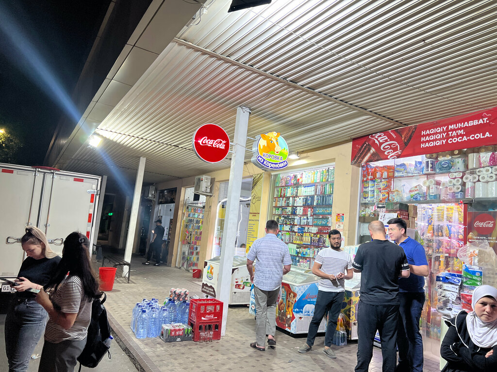 Toplu taşıma durağı Universam, Taşkent, foto