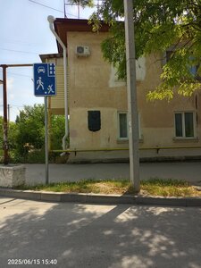 Р.Я. Малиновскому (улица Шевкопляса No:8), anıt levhası, anıt taş  İnkerman'dan