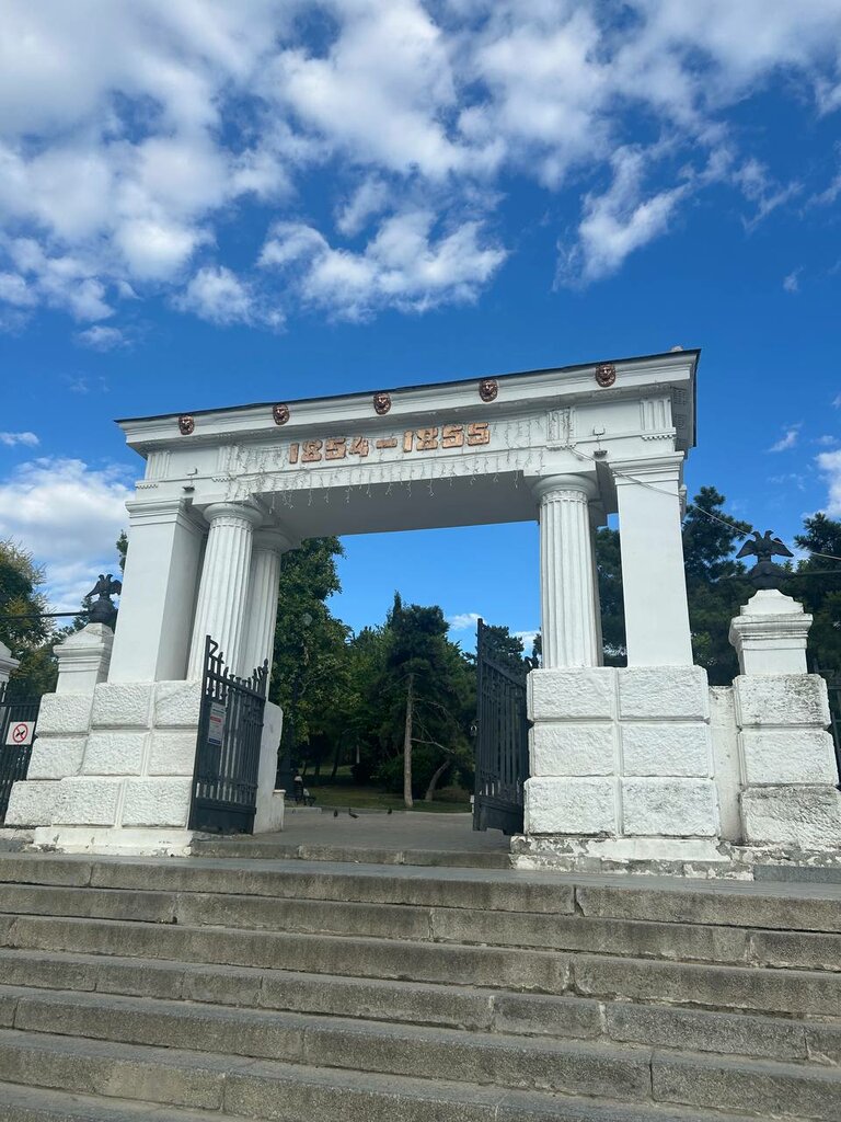 Turistik yerler Ворота-пропилеи, Sevastopol, foto