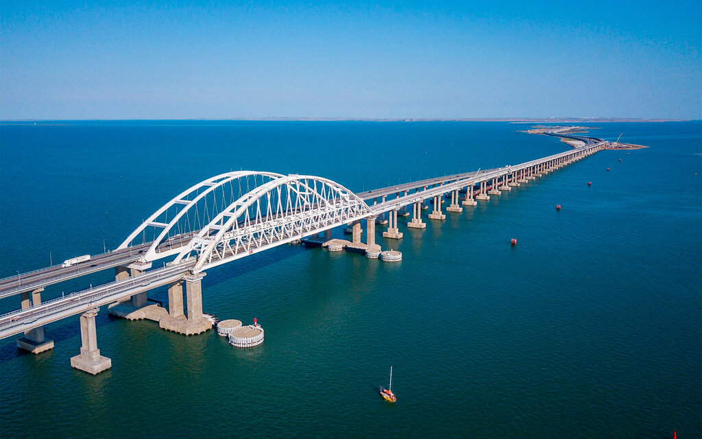 Turistik yerler Automobile Arch, Kırım Cumhuriyeti, foto