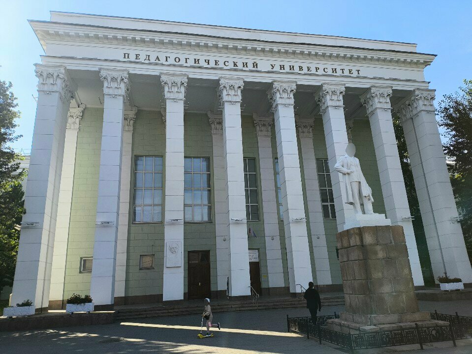 Eğitim altyapısı Chelyabinsky gosudarstvenny pedagogichesky universitet, Fakultet podgotovki uchiteley nachalnykh klassov, Çeliabinsk, foto