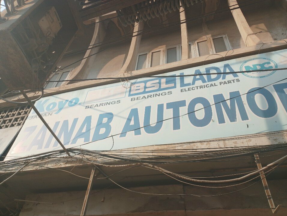 Otomobil yedek parçaları Zainab Autos, Karaçi, foto