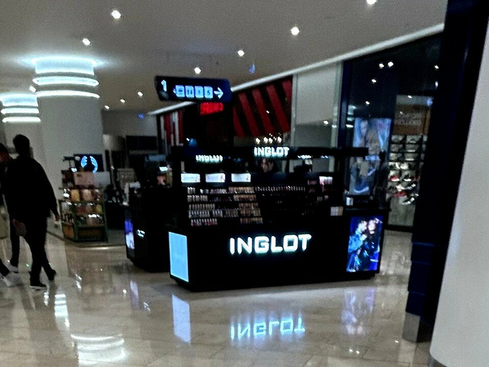 Kozmetik ve parfümeri mağazaları Inglot, Bakü, foto