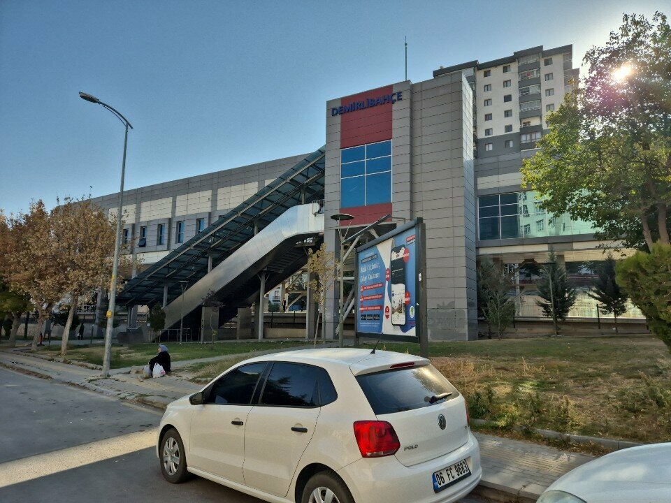 Çocuk oyun ekipmanları Ali Elvan Parkı, Ankara, foto