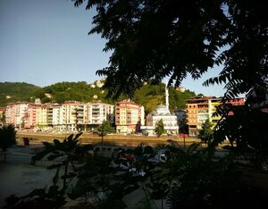 Yemişli Mahallesi Yeni Cami (Trabzon, Sürmene), cami  Sürmene'den