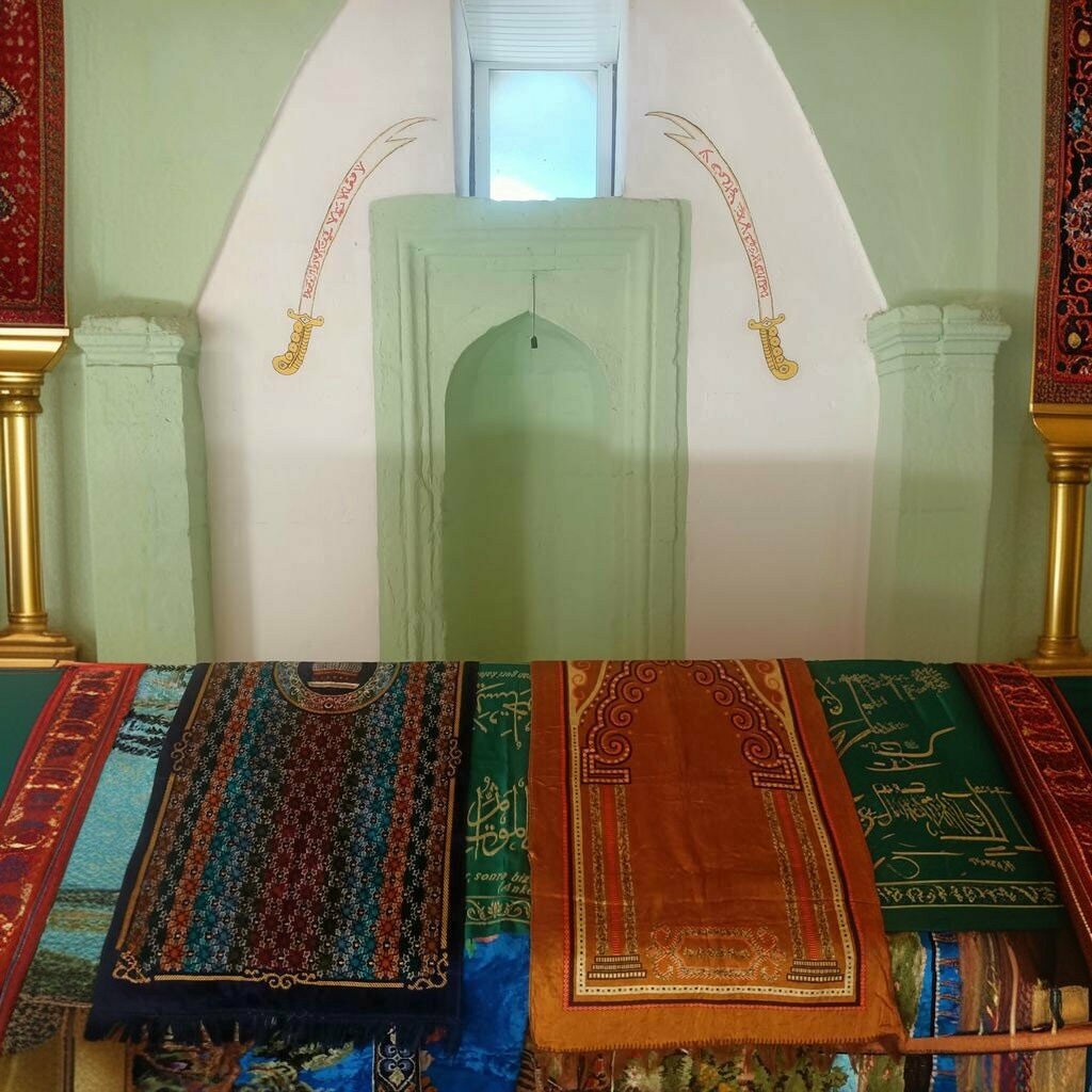 Park, sokak heykeli Sinan Dede Türbesi, Gönen, foto