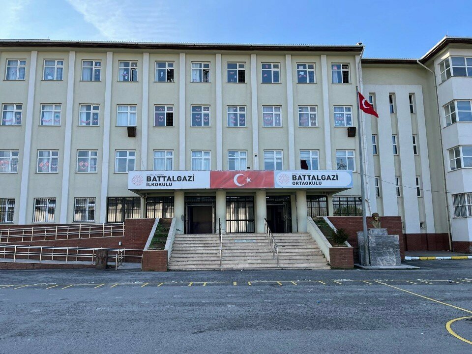 i̇lkokul Battalgazi İlkokulu, İstanbul, foto