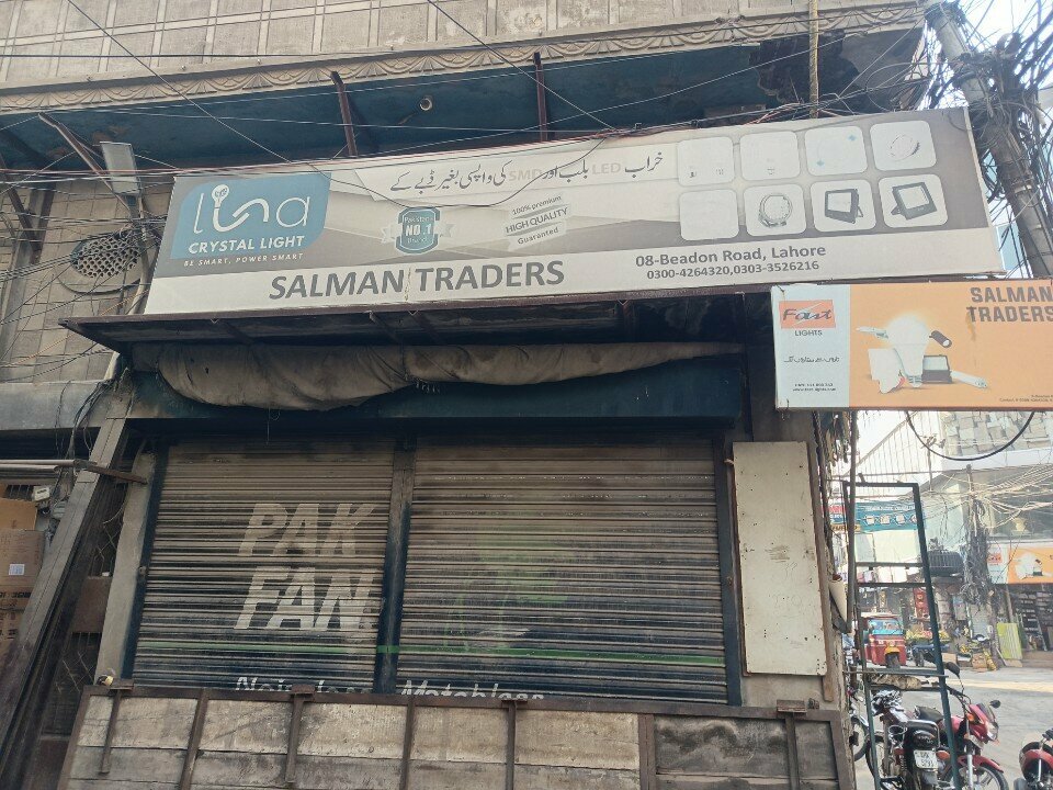 Lamba ve avize mağazaları Salman Traders, Lahor, foto