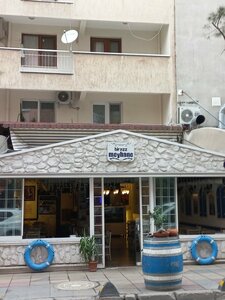Birazz Meyhane (İzmir, Bornova, Kazımdirik Mah., Süvari Cad., 70A), bar  İzmir'den