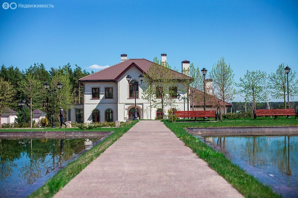 Yazlık yerleşim Chateau Souverain, Moskova ve Moskovskaya oblastı, foto
