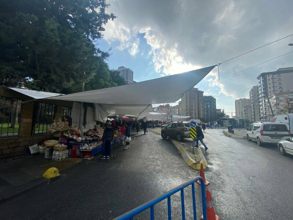 Pazarlar ve çarşılar Feneryolu Semt Pazarı, İstanbul, foto
