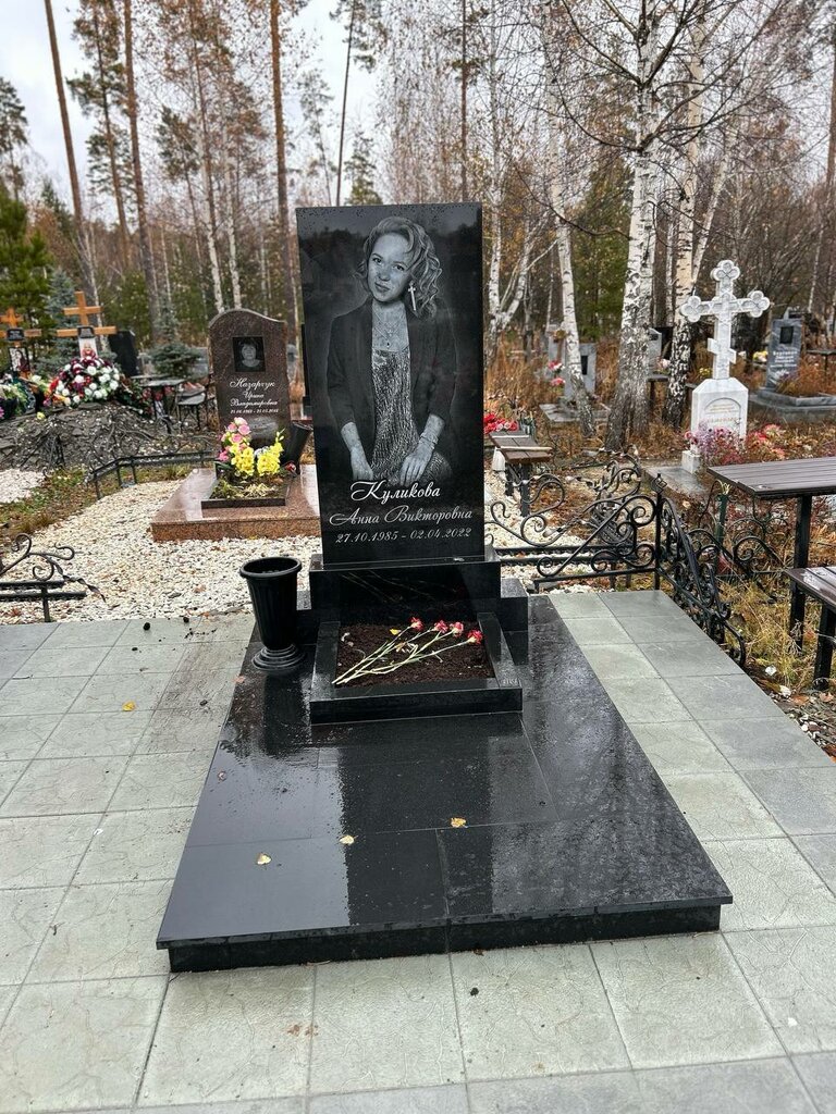 Heykel ve mezarlık taşı üreticileri Osiris 96, Yekaterinburg, foto