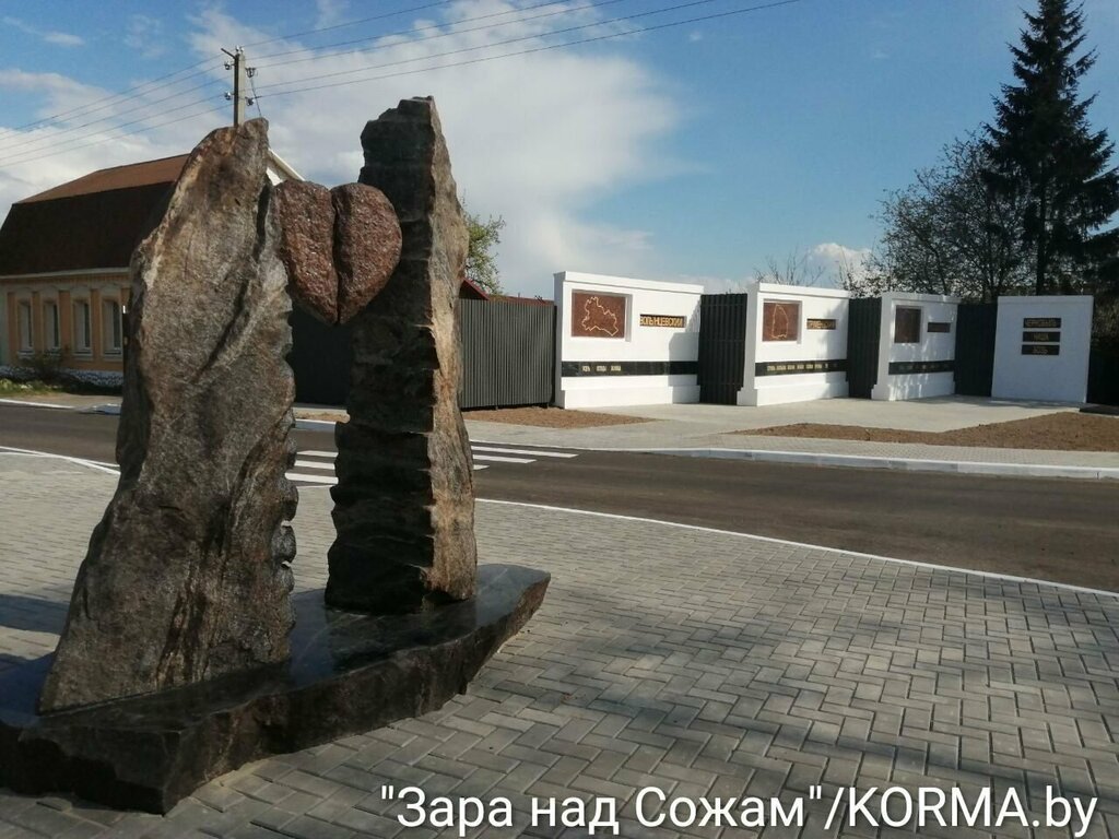 Park, sokak heykeli Памятник отселенным деревням, Gomelskaya oblastı, foto