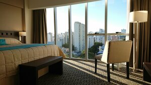 Days Inn & Suites by Wyndham La Plata (Provincia de Buenos Aires, La Plata, Calle 6), otel  La Plata'dan