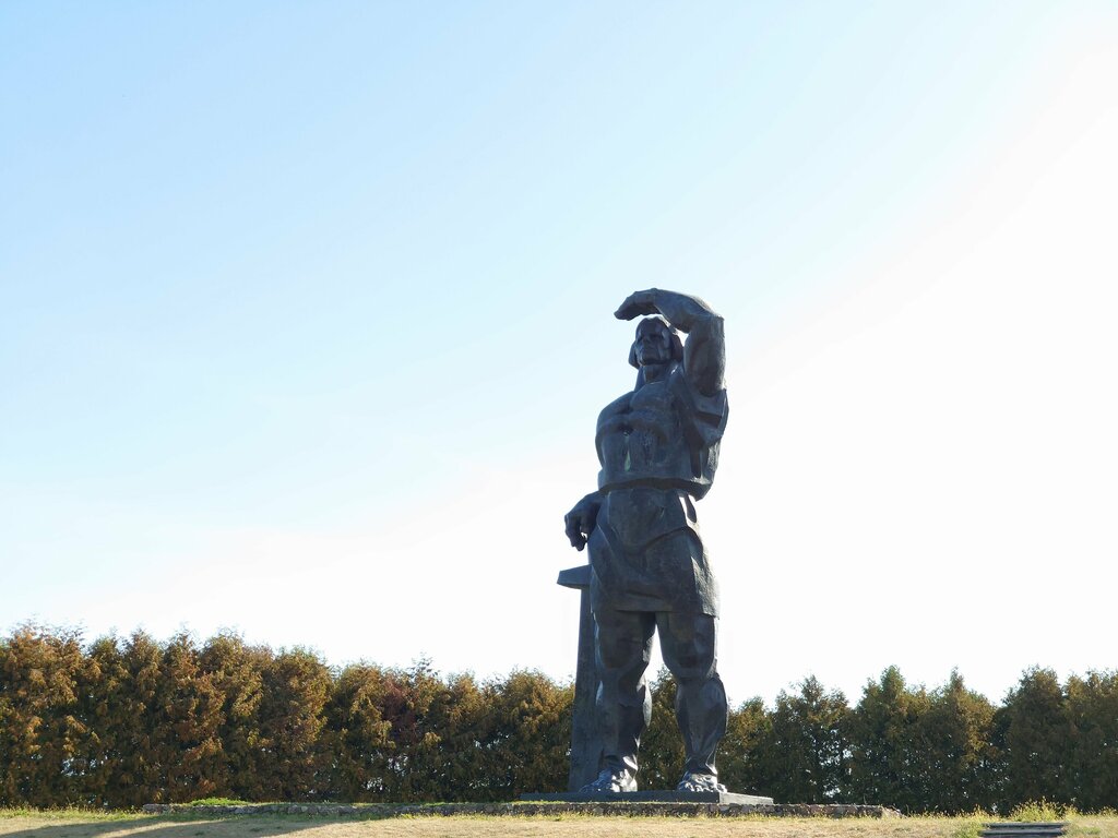 Anıt, heykel Мемориальный комплекс Богатырь, Grodnenskaya oblastı, foto